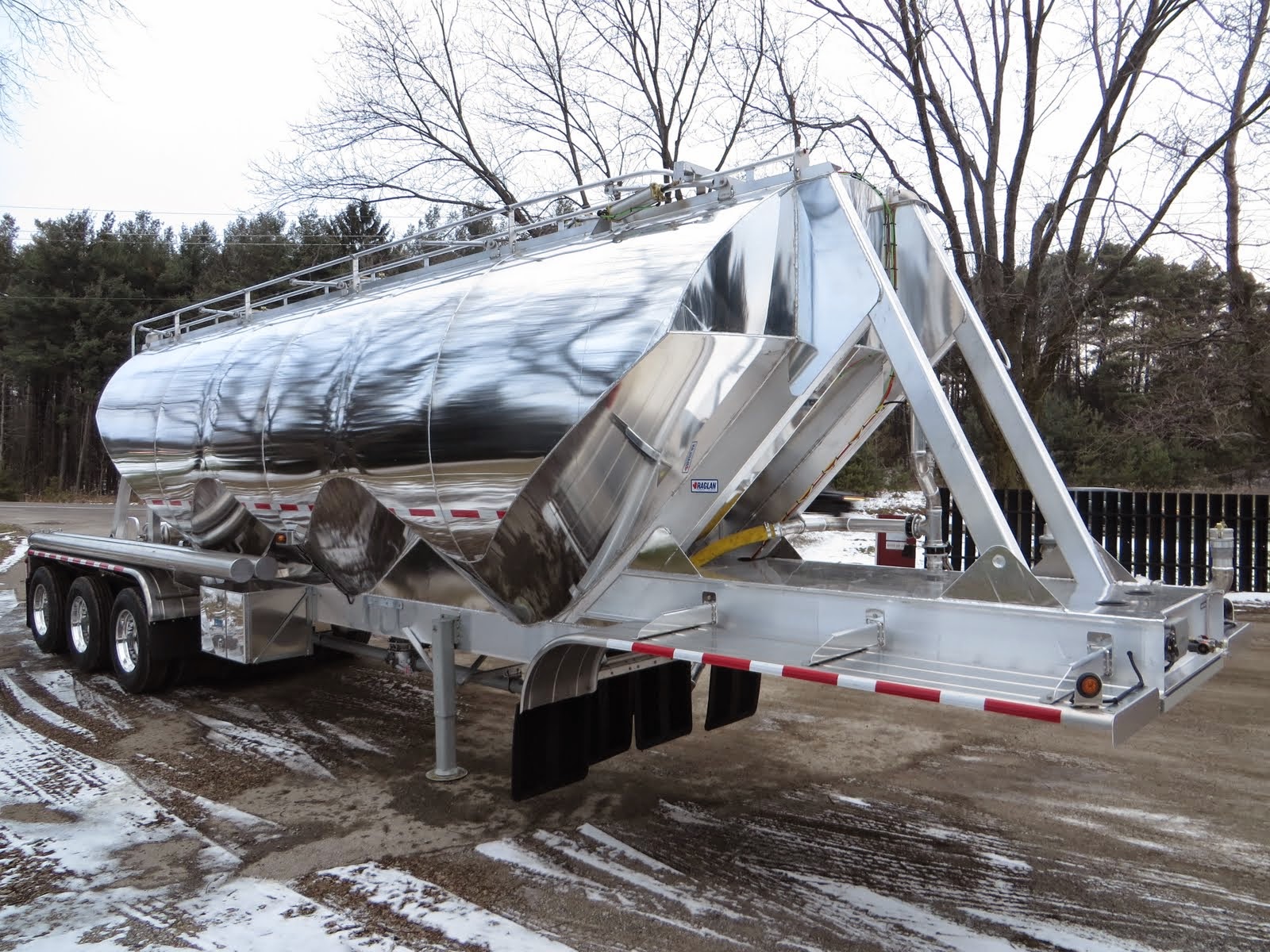 2015 Raglan 1,400 cu. ft. Alum. Bulker Tank | Trailers, Specialized ...
